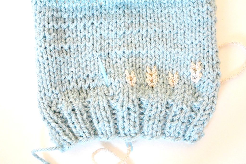 Embroider on Knit Tutorial - Duplicate Stitch – Mama In A Stitch