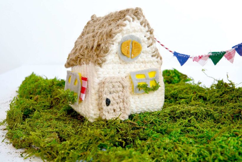 Little Thatch Roof Crochet House – Mama In A Stitch
