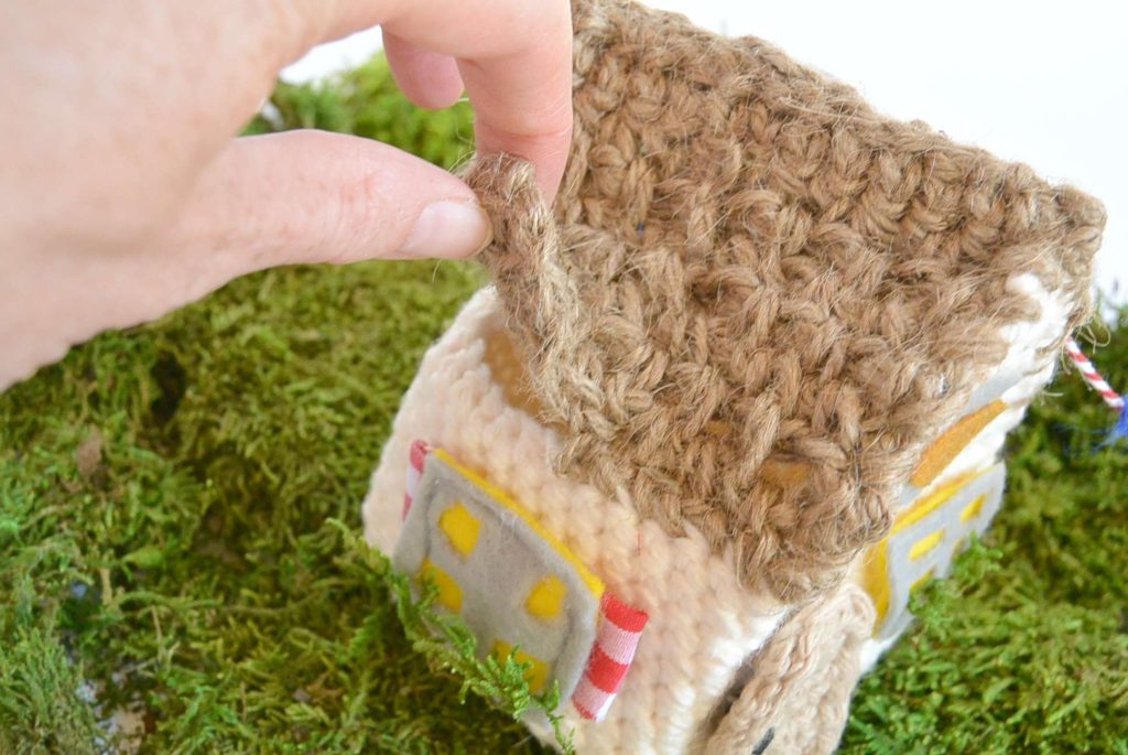 Little Thatch Roof Crochet House – Mama In A Stitch