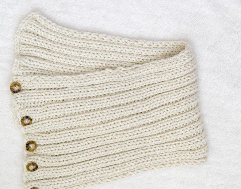 "Two Ways" Giant Knit Ribbed Cowl Pattern – Mama In A Stitch
