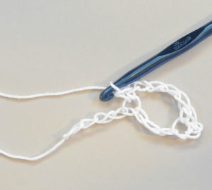 How To Crochet Diamond Mesh Stitch – Mama In A Stitch