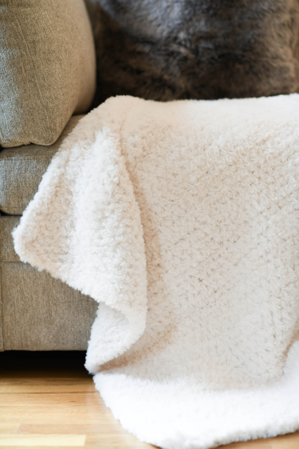 How To Crochet A Fur Throw Blanket – Mama In A Stitch