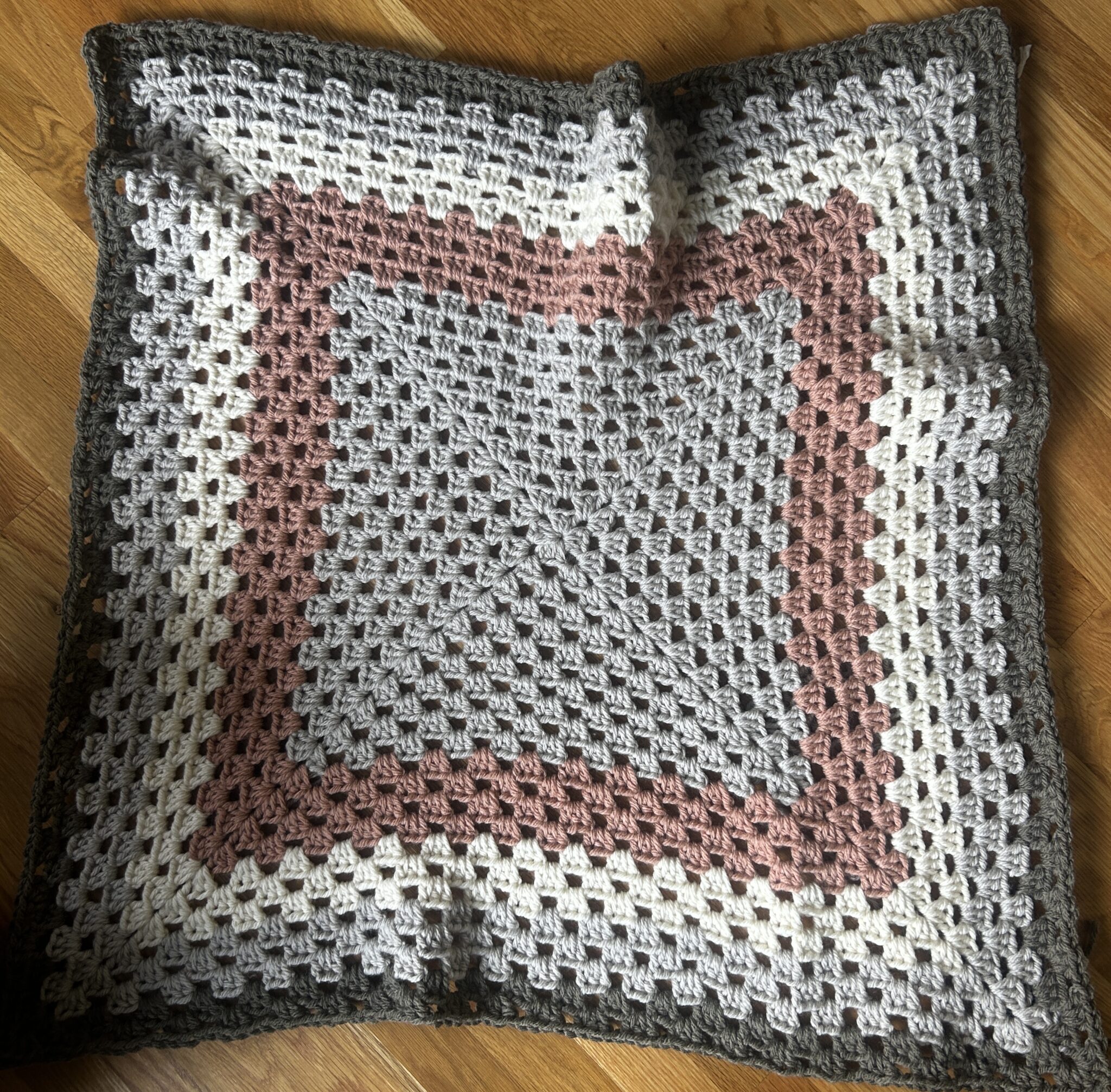 Giant Granny Square Blanket Crochet Pattern – Mama In A Stitch