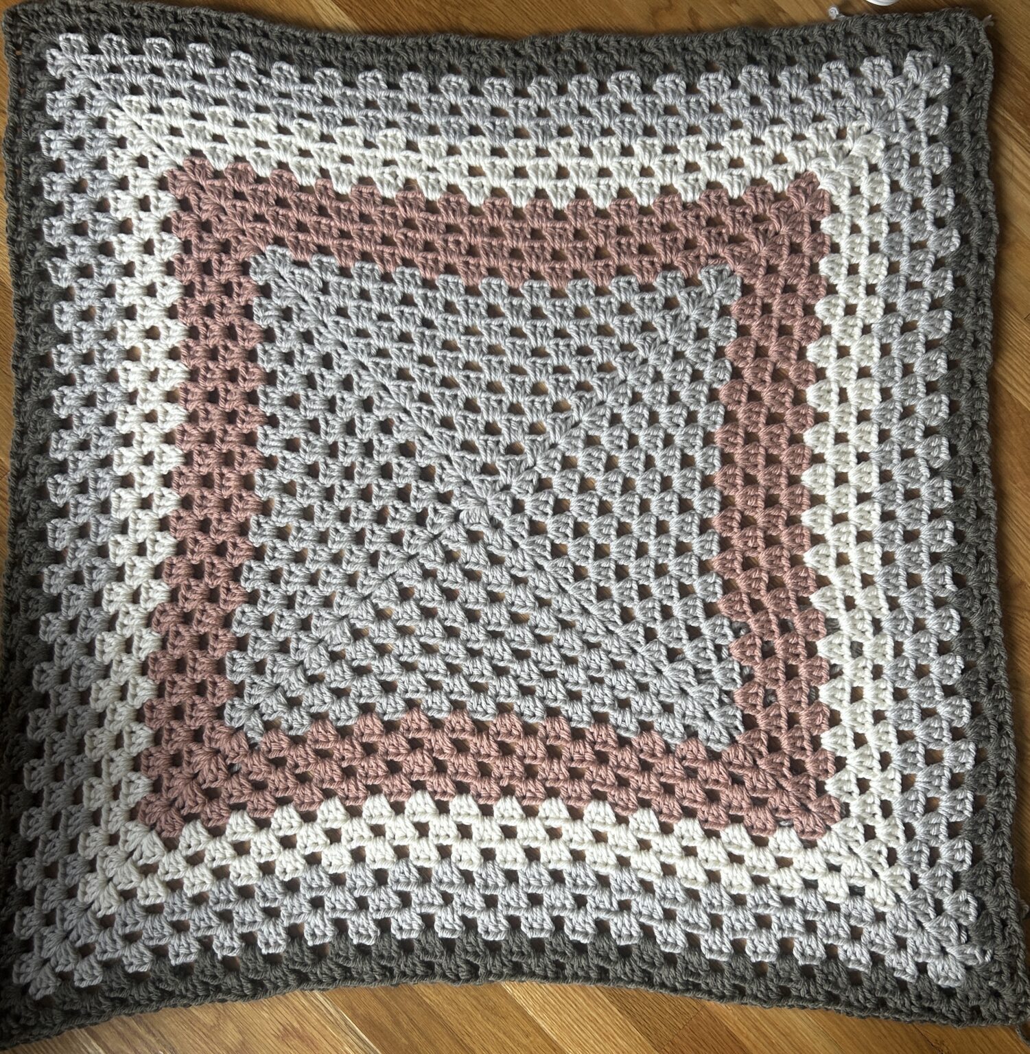 Giant Granny Square Blanket Crochet Pattern – Mama In A Stitch